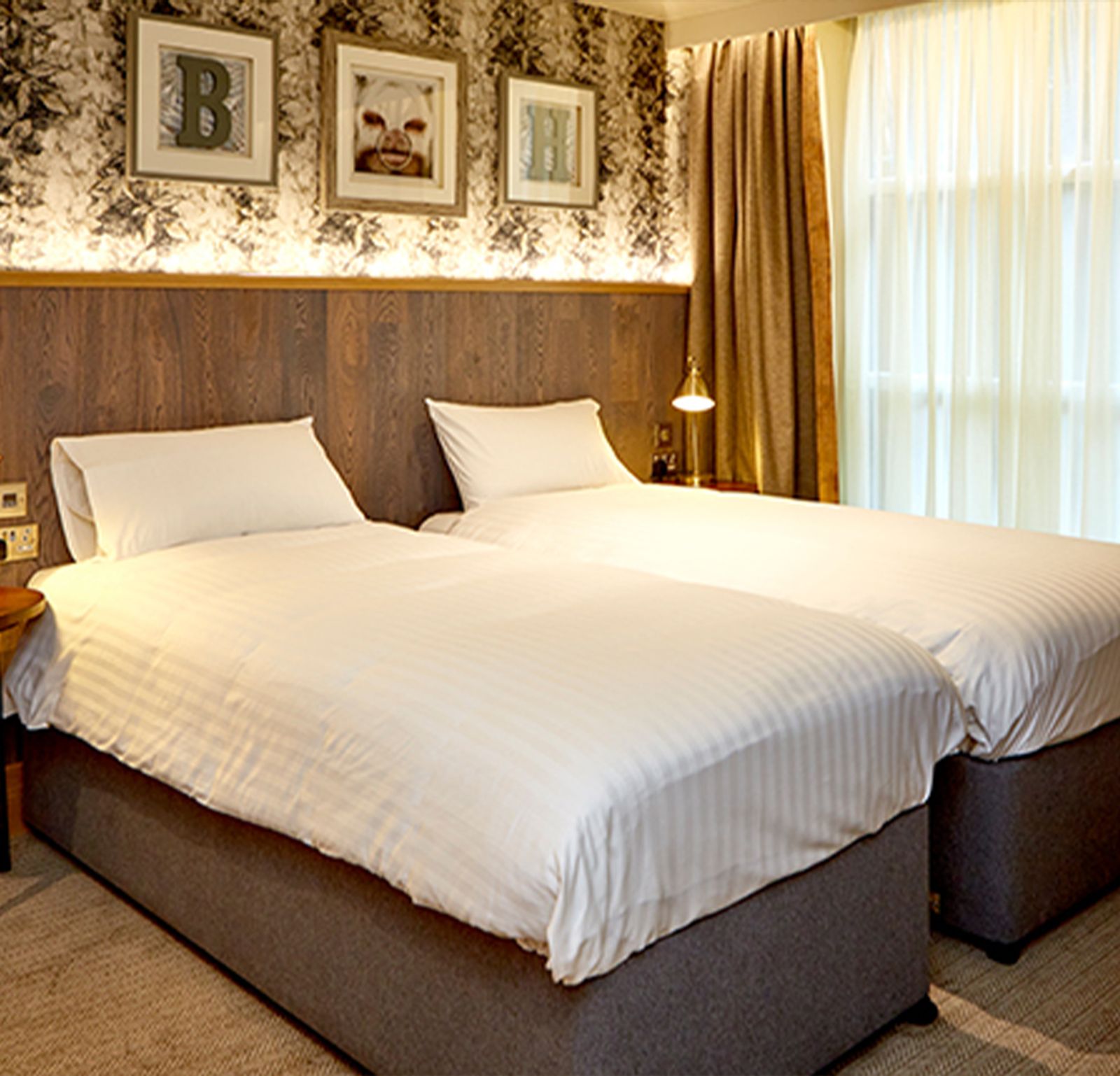 Belmore Hotel | Pub, Restaurant & Hotel in Sale, Cheshire
